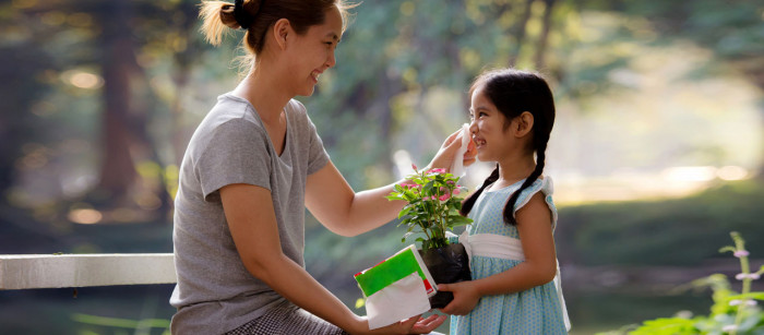 RealGood - Hari Bumi, Kesempatan Mengajarkan Anak Baik Suka Menolong